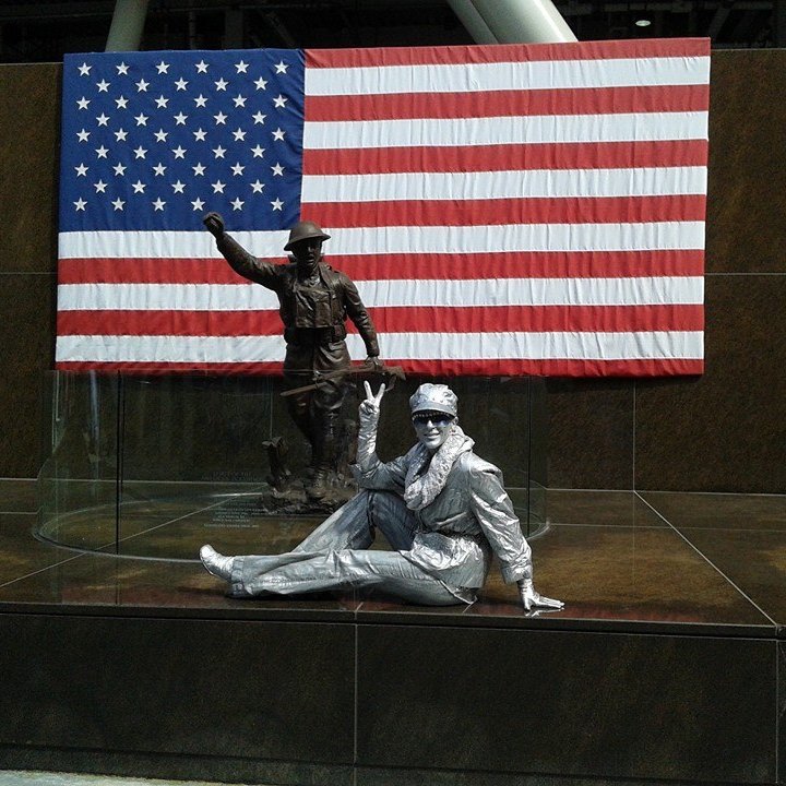 Chicago Living Statues – Making Faces Chicago